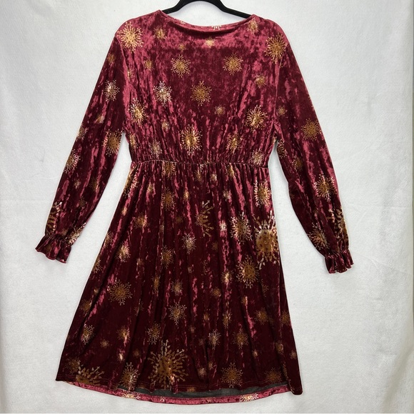 BloomChic | Dresses | 529 Size 2 Nwt Red And Gold Velvet Midi Dress By ...